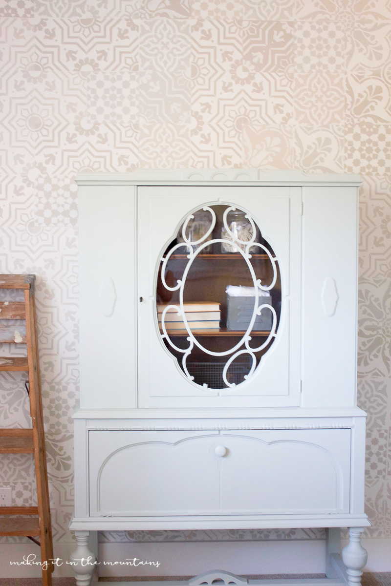 Farmhouse Home: How to Make a Beautiful Painted Book Set - Making it in ...