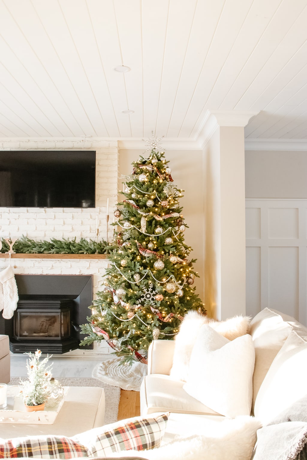 Nostalgic + Cozy Christmas Home Tour - Making it in the Mountains