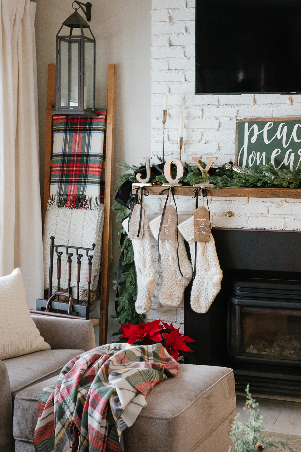 The Coziest Christmas Pillows & Throw Blankets to Curl up with Through ...